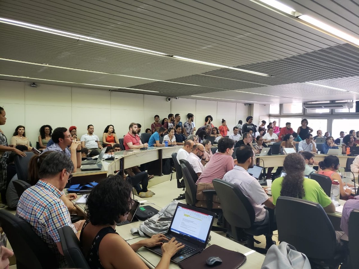 Sala dos Conselhos ficou lotada para a sessão ordinária — Notícias Sala dos Conselhos ficou lotada para a sessão ordinária — Notícias