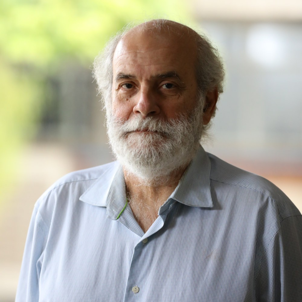 Professor Jenner Barreto comemora com entusiasmo 40 anos de Ufal — Notícias