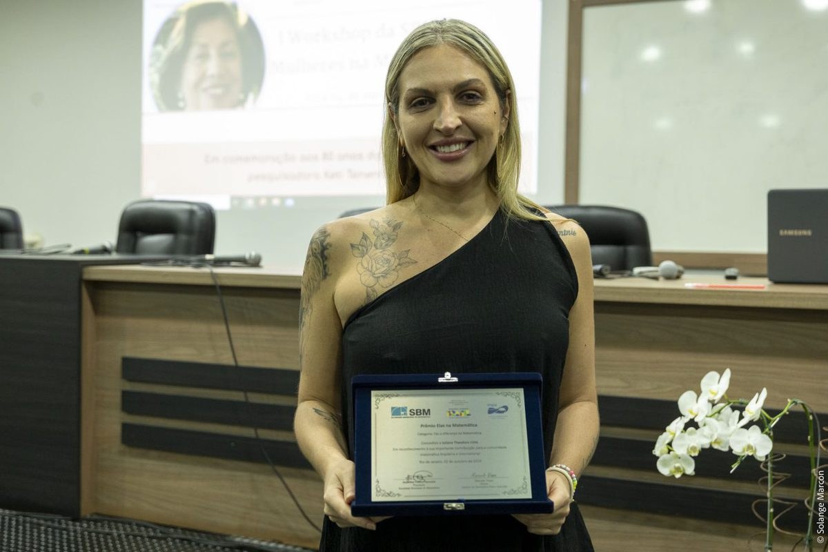 Professora Juliana Theodoro é vencedora do primeiro Prêmio Elas na ...