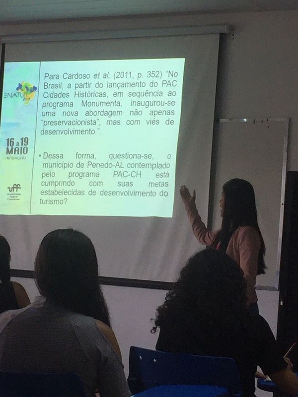 A estudante de Turismo Laisa Karine apresentou o projeto desenvolvido ...
