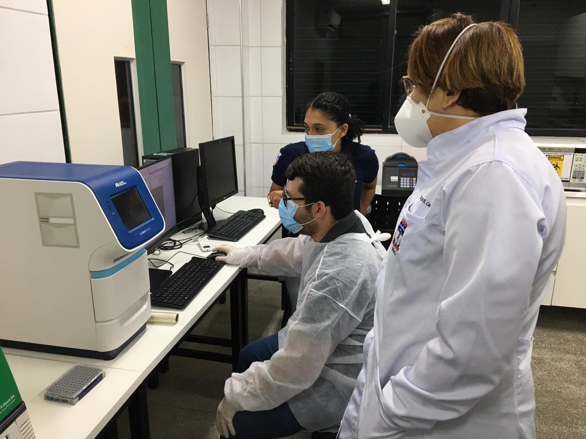 Abel, Aline Silva e Eliane no laboratório — Notícias